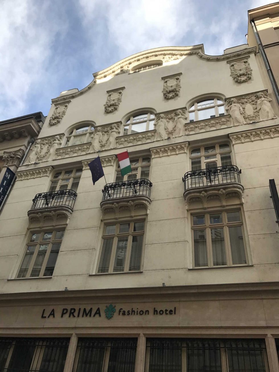 Anmeldelse af La Prima Fashion Hotel → Super beliggenhed